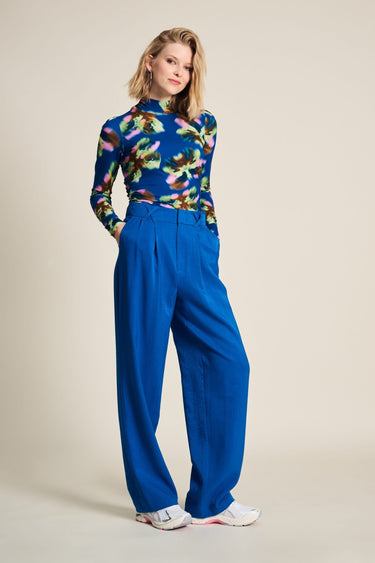 Fashion in bold colours and prints | Dare to be colourful – POM Amsterdam